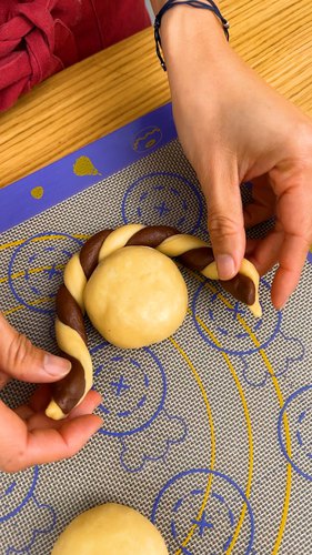 Chocolate lion cub brioches for snack time🦁 recipe videos for kids by ...