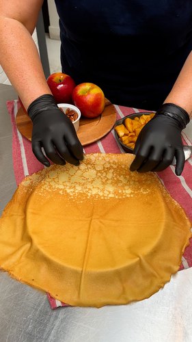 Mini pot of tatin-style crepe with vanilla ice cream🍎🍦 and other ...